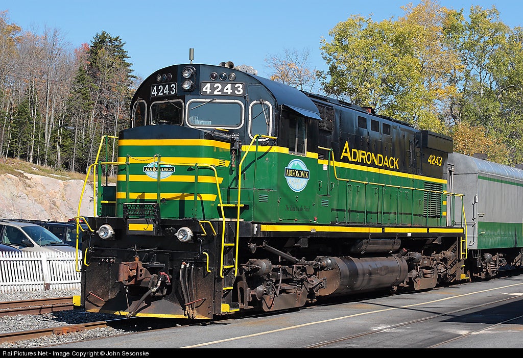 TWO PACK ( ETA 2026 ) Atlas O Custom Run Cab # 2403 & 4243 ( C-424 Locomotive with MTH ...